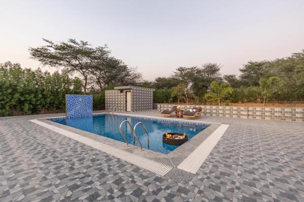 Elivaas 5 Bhk With Pvt Pool & Garden - Zenora - Gurgaon