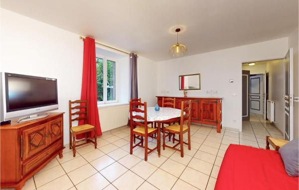 Stunning Apartment In Trouvans With Wifi - Doubs
