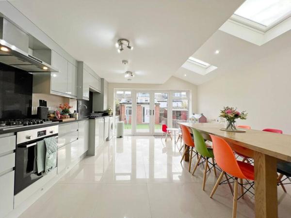 Luxury Central Windsor 5 Bed Home, Parking, Private Garden - Windsor Castle View, Legoland, Ascot, Heathrow Airport - Bracknell