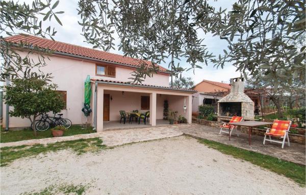 2 Bedroom Beautiful Apartment In Rovinj - Rovinj