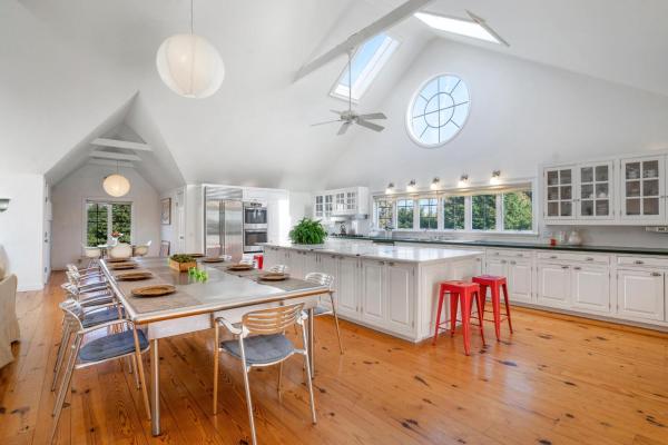 Large Modern North Fork Barn: Vineyards In Backyard,harbes Farms - Long Island, NY