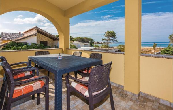 Two-bedroom Apartment In Vir - Privlaka