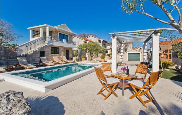 Awesome Home In Bogomolje With Kitchen - Hvar