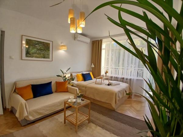 Downtown Elegant & Sunny Apartment Near Metro Central Station - Varsovie