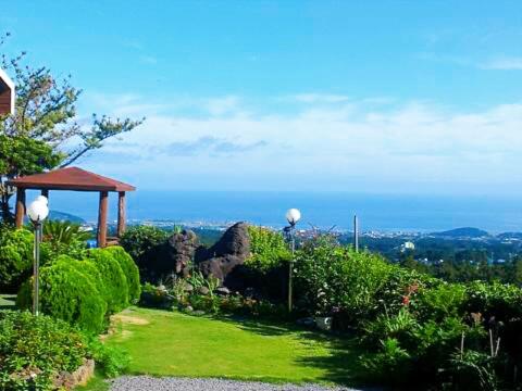 Haemaru Fantastic Ocean View, Plant Garden Dining Room, Fireplace, 30-pyeong Detached House - Jeju-si