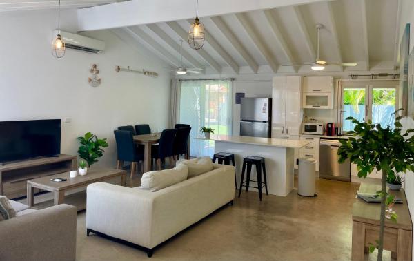 Renovated Beach House In The Heart Of Mooloolaba - Mooloolaba