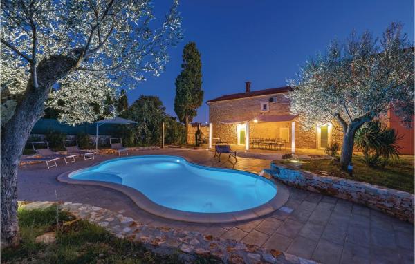 5 Bedroom Cozy Home In Galizana - Croatia