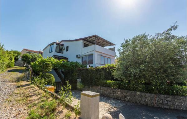 2 Bedroom Awesome Apartment In Krk - Krk