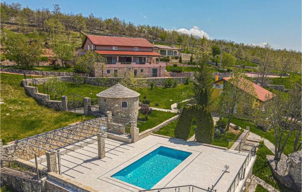 Two-bedroom Holiday Home In Kijevo - Croatia