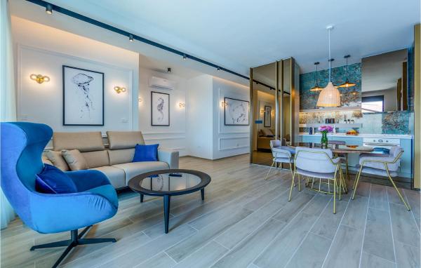 2 Bedroom Beautiful Apartment In Umag - Umago