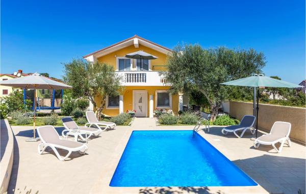 Awesome Apartment In Buje With Kitchen - Croatia