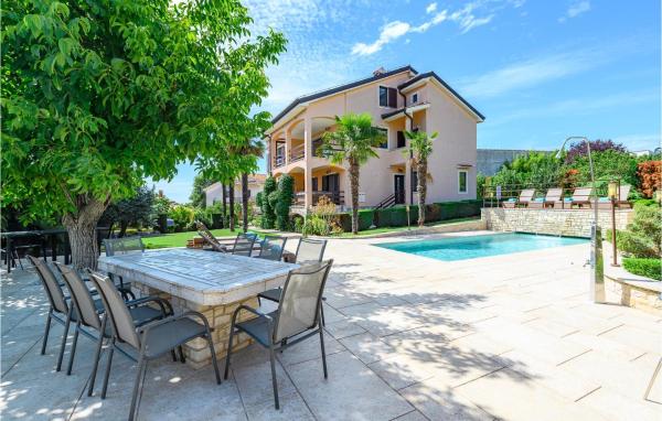 Nice Holiday Home In Kukci - Poreč