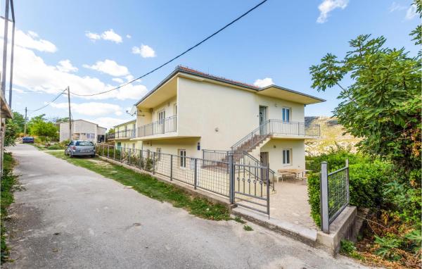 Five-bedroom Holiday Home In Kucice - Omiš