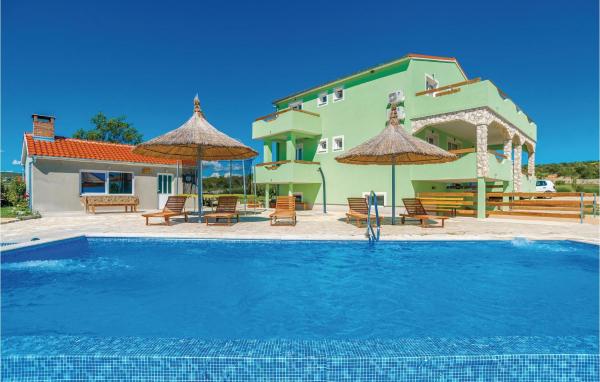 Cozy Home In Pakostane - Biograd na Moru