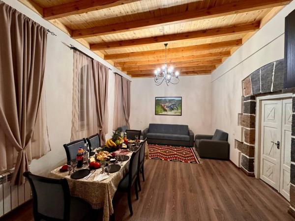 Hakobyan 84 Guest House Gyumri - Armenia