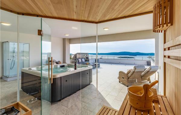 4 Bedroom Gorgeous Home In Pomer - Premantura