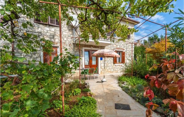 Nice Apartment In Umag With Kitchen - Umag