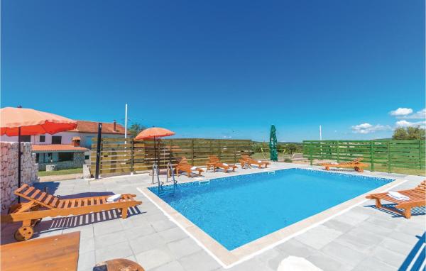 Six-bedroom Holiday Home In Donje Rastane - Sukošan