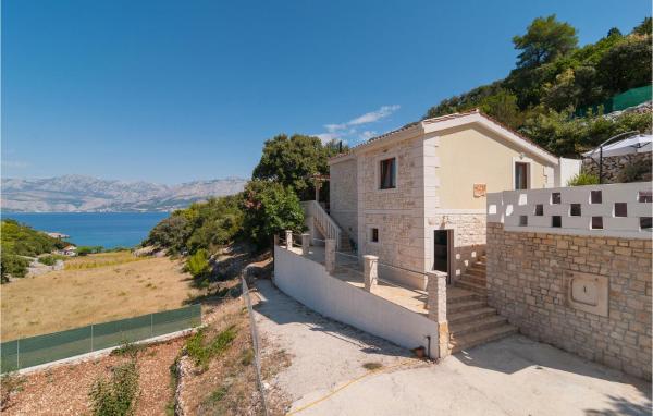 2 Bedroom Awesome Home In Praznica - Omiš