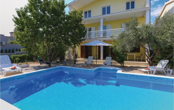 Awesome Home In Kastel Novi With Wifi - Croatia