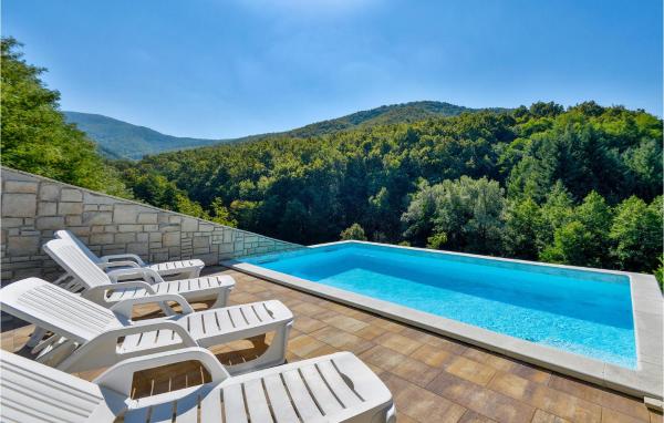 Awesome Home In Poljanica Bistranska - Zagreb