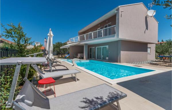 5 Bedroom Amazing Home In Kakma - Biograd na Moru