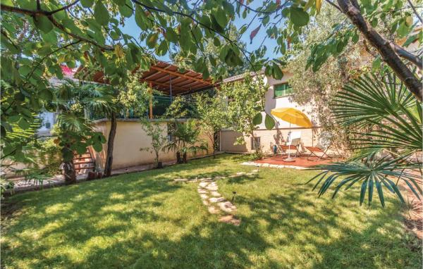 Two-bedroom Holiday Home In Pula - Pula