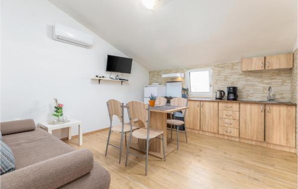 2 Bedroom Amazing Apartment In Pula - Pula