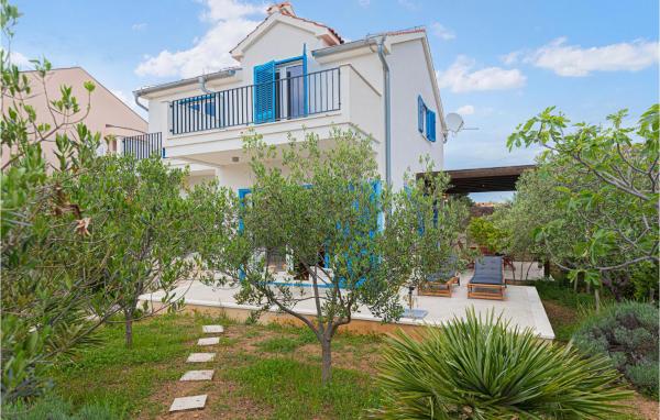 3 Bedroom Amazing Home In Vodice - Vodice