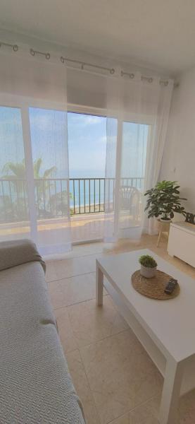 Apartamento Con Piscina En La Primera Línea De Playa De Fuengirola - Fuengirola