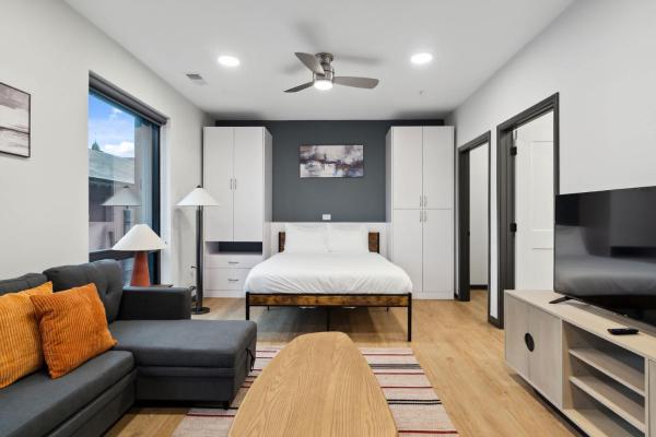 Cozysuites Mass With Parking Lounge & Roof Deck #35 - Garfield Park Indianapolis