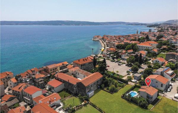 Three-bedroom Holiday Home In Kastel Stari - Arbanija