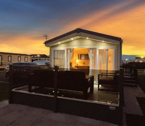 Golden Palm Resort - The Ascot - Coastal Caravan Breaks - England