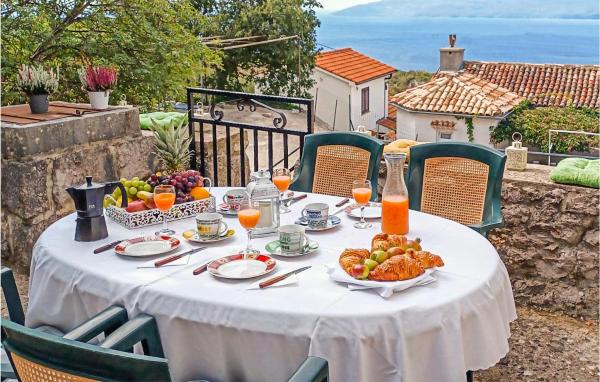 Three-bedroom Holiday Home In Dragozetici - Kroatien