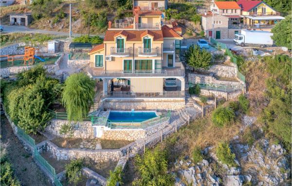 Awesome Home In Mirlovic Polje - Croatie