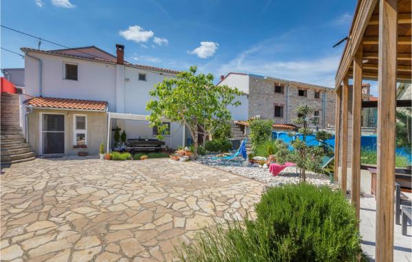 2 Bedroom Beautiful Apartment In Vodnjan - Bale
