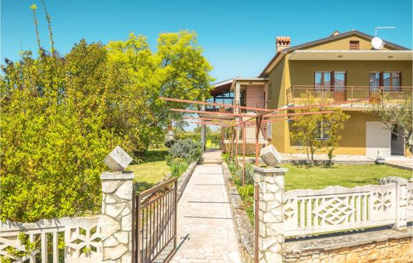 2 Bedroom Nice Apartment In Lovrecica - Buje