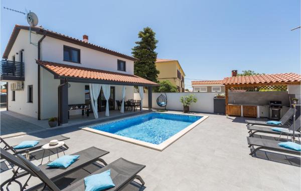 Gorgeous Home In Galizana With Kitchen - Pula