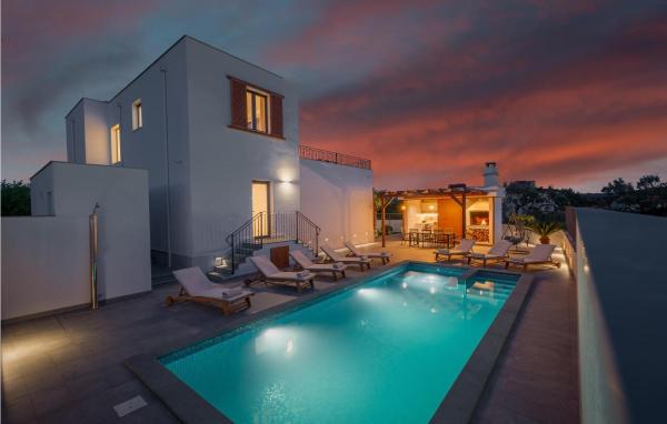 Stunning Home In Plano - Trogir
