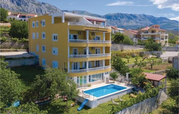 Lovely Apartment In Zrnovnica - Podstrana