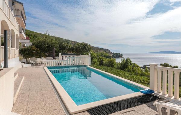 Beautiful Apartment In Lokva Rogoznica - Brač