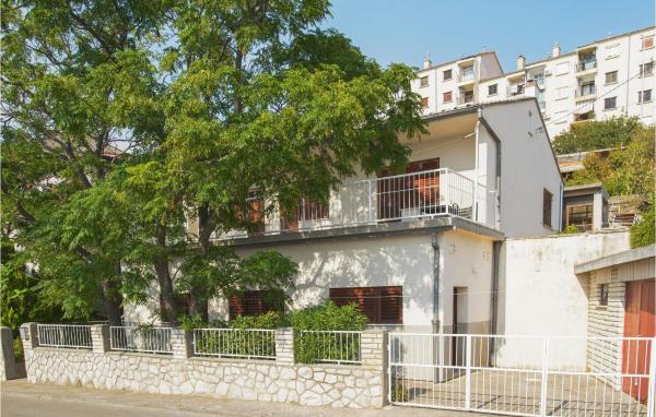 3 Bedroom Beautiful Apartment In Senj - Senj