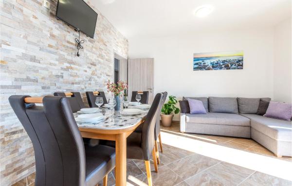 Cozy Apartment In Suvi Potok, Jesenice, - Dugi Rat