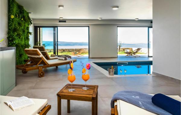 3 Bedroom Beautiful Home In Omis - Omiš