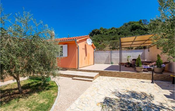 Awesome Home In Mundanije With Wifi - Rab