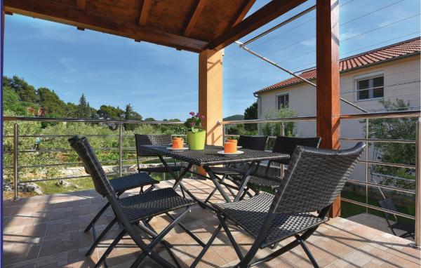 Three-bedroom Holiday Home In Sibenik - Šibenik