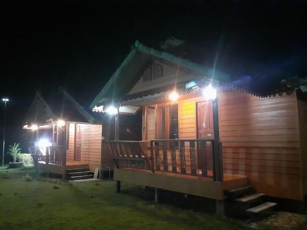 บ้านสวนมรกตชลิสา - Thailand
