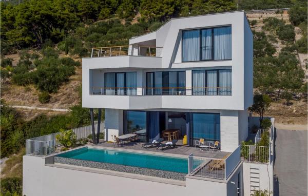 Nice Home In Brela With Wifi - Baška Voda