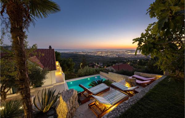 Four-bedroom Holiday Home In Klis - Split