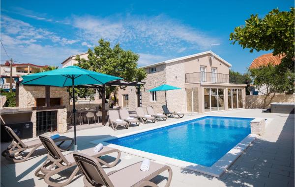 Villa One Oak - Vir
